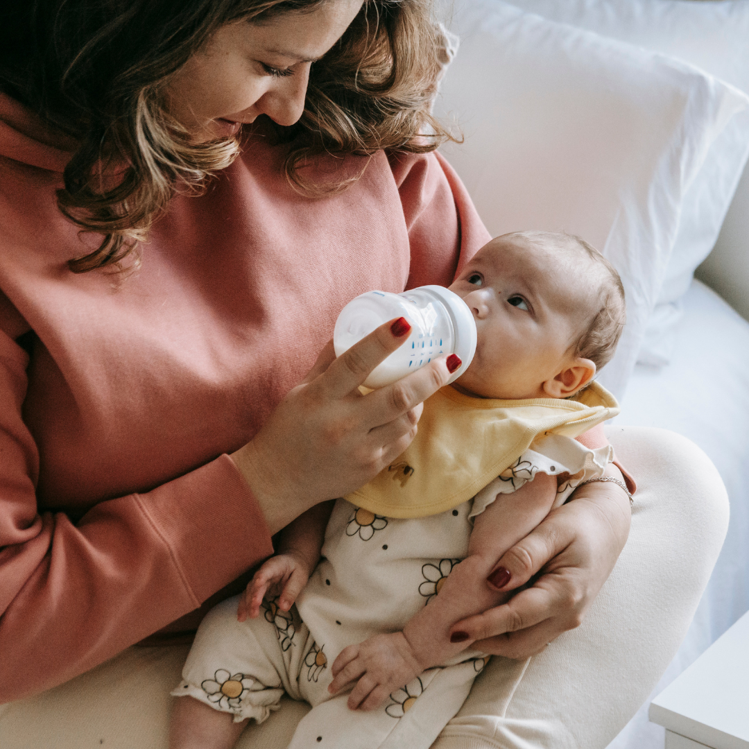Navigating Newborn Feeding: A Supportive Guide for Parents – Sweet Dreamers